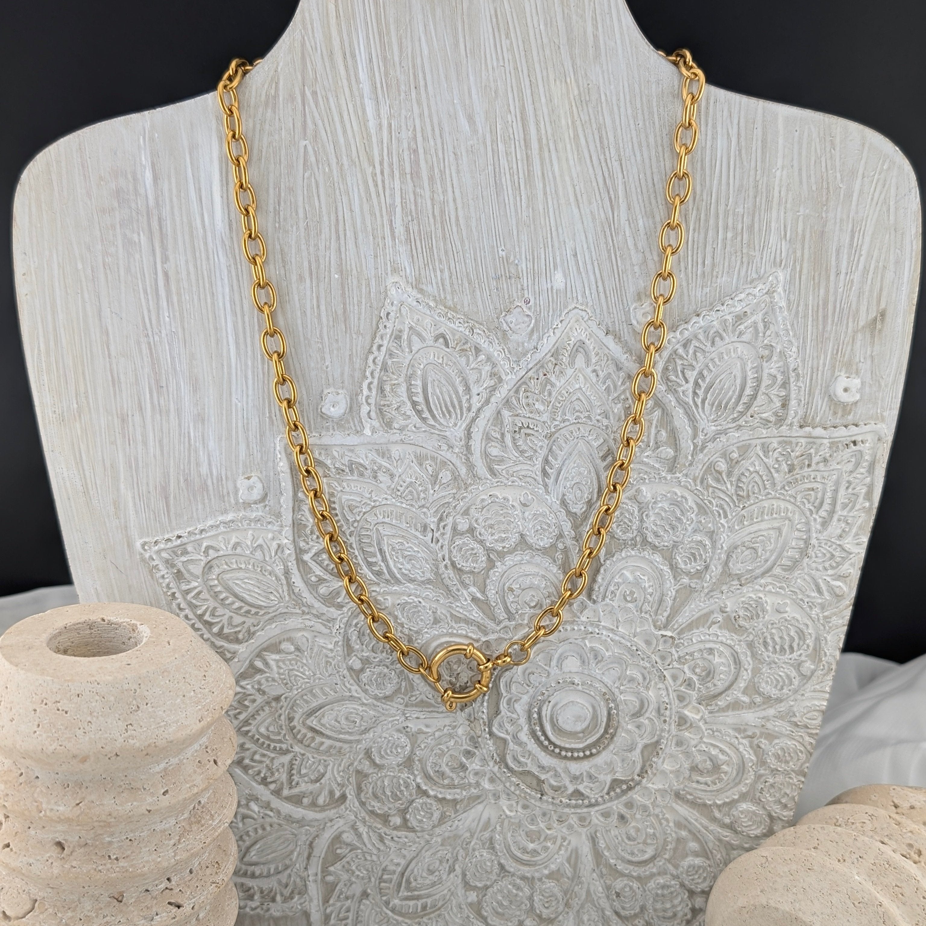 Chaine à fermoir marin de style ovale 18 po – Bijoux Sophistikate